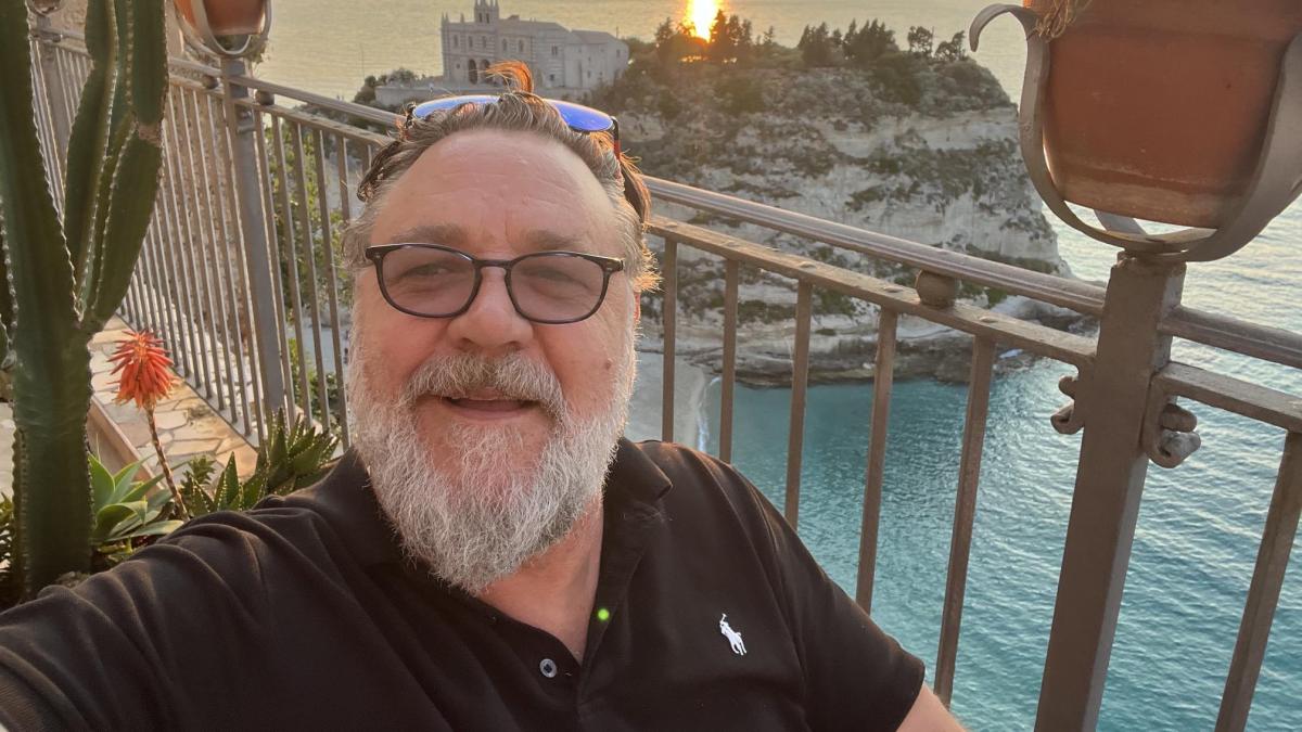 Russell Crowe In Calabria Ecco Dove Si Trova E Cosa Fa In Italia