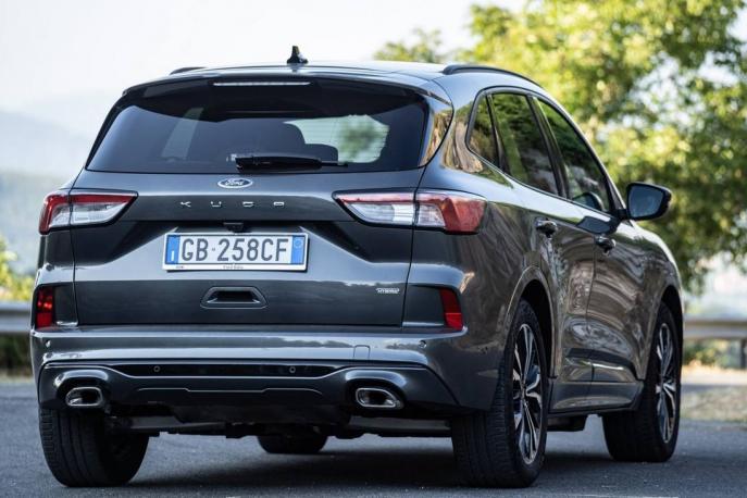 Ford Kuga plug in hybrid St-Line X: prova, caratteristiche e prezzo ...