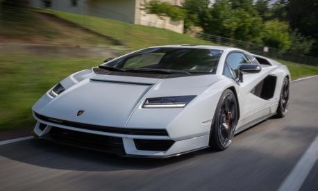 Lamborghini Countach Lpi 800-4: la prova del remake della supercar ...