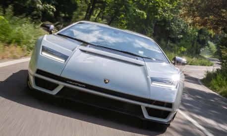 Lamborghini Countach Lpi 800-4: la prova del remake della supercar ...