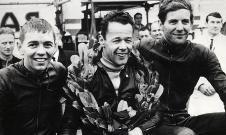 Luigi Taveri, il "piccolo-grande" svizzero tra le MotoGP Legends ...