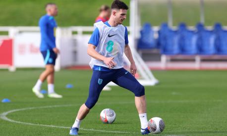 Declan Rice e il trap bar: come si esegue lo squat con bilanciere ...