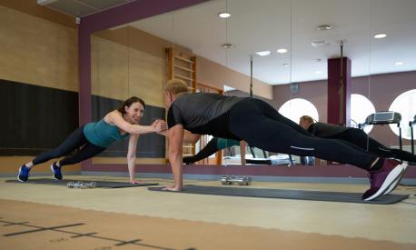 Plank commando: muscoli coinvolti, alternative e come si esegue ...