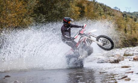 Fantic Enduro 2024: prezzi e info di XE 300 2T e XEF 310 4T | Gazzetta.it