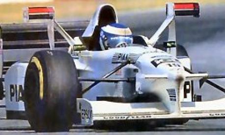 Tyrrell, la 025 con i candelabri di Jos Verstappen e Mika Salo ...