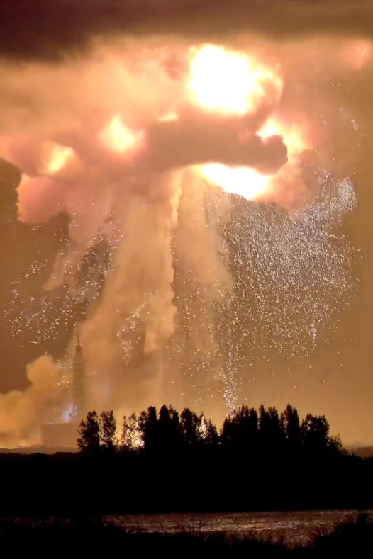 Razzo Blue Origin esplode sulla rampa di lancio a Cape Canaveral ...