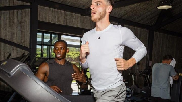 Declan Rice e il trap bar: come si esegue lo squat con bilanciere ...