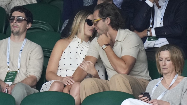 Margot Robbie a Wimbledon: le foto con l'abito che copre la pancia ...