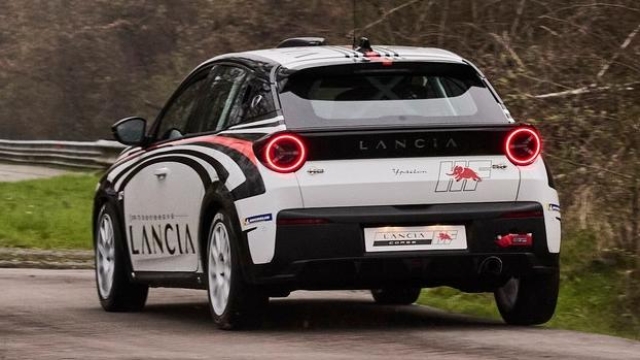 Lancia Ypsilon Rally4 HF 2025: prezzo e info sul Trofeo, dati tecnici ...
