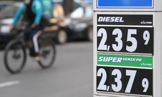 Carburanti, come aumenta il prezzo di benzina e diesel | Gazzetta.it