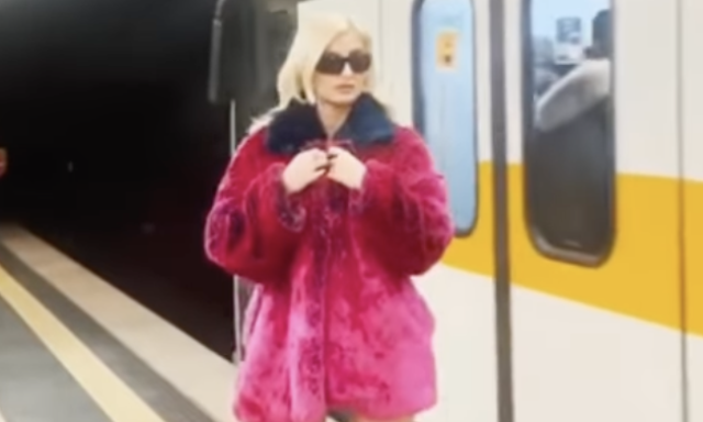 Beatrice Quinta nuda in metro: foto e video della cantante di X Factor ...