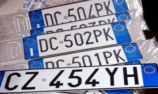 Targhe auto: le combinazioni, chi le rilascia e chi le stampa | Gazzetta.it