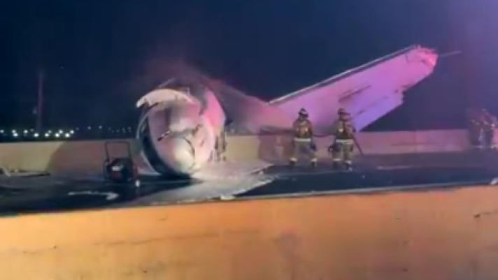 Aereo caduto in Texas: strage sfiorata in autostrada, video | Gazzetta.it