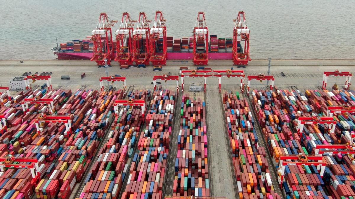 Shanghai: il lockdown da Covid blocca il porto, in tilt i trasporti ...