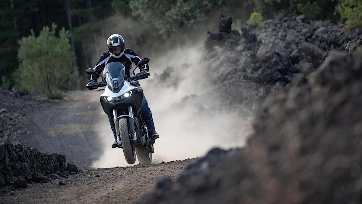 Zero Motorcycle DSR/X 2022: il test sulle strade dell’Etna | Gazzetta.it
