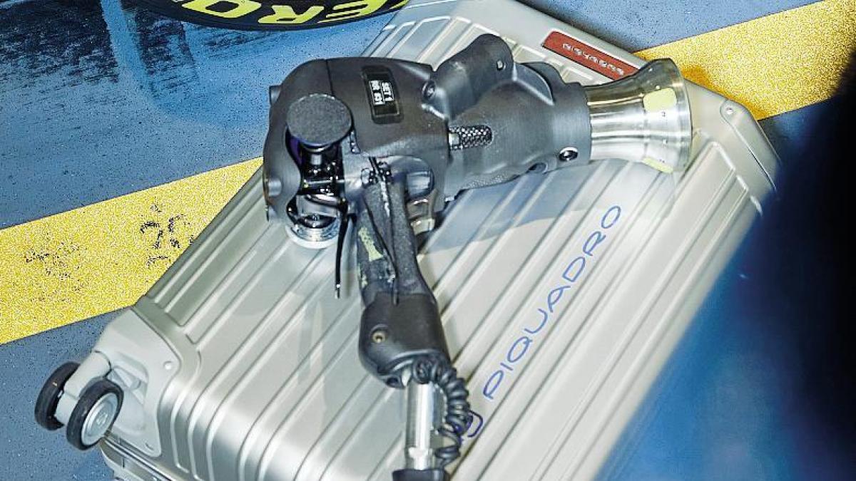Tra sneaker patchwork e trolley tecnologici: la moda incontra la ...