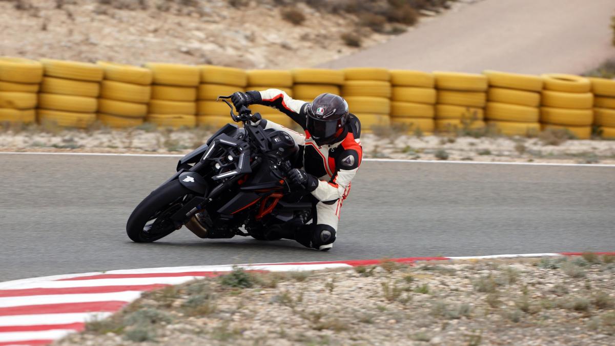 Ktm 1390 Super Duke R EVO: prova, come va, scheda tecnica e prezzi ...