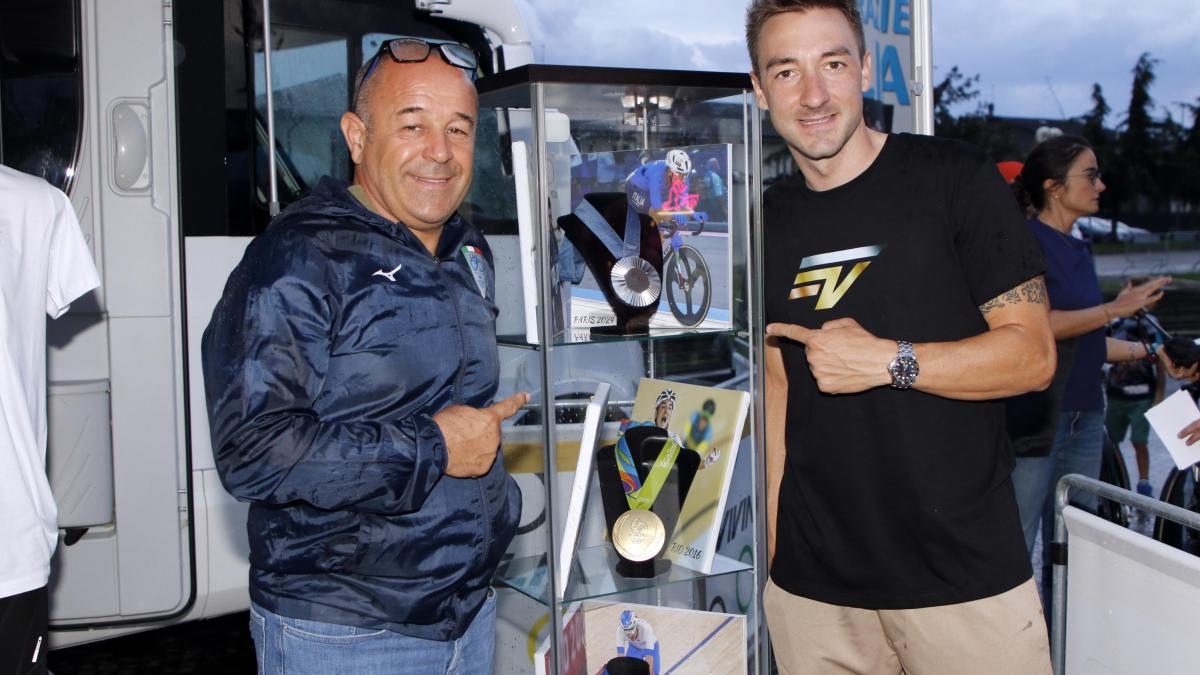 Viviani regala una copia delle sue tre medaglie olimpiche al comune di ...