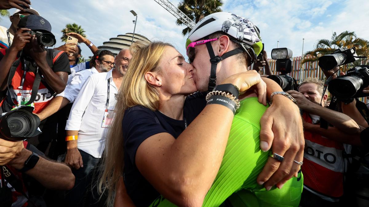 Mondiali ciclismo, Pogacar-bis: è campione dopo una fuga di oltre 100km! Dietro Evenepoel ...