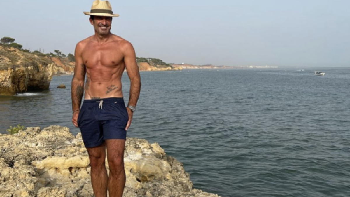 Luis Figo oggi a 48 anni ha un fisico super: guarda come fa | Gazzetta.it