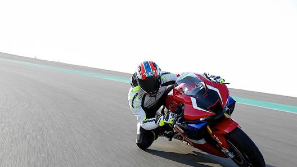 Nuova Honda CBR1000RR-R SP: la prova della strabiliante Fireblade sul ...