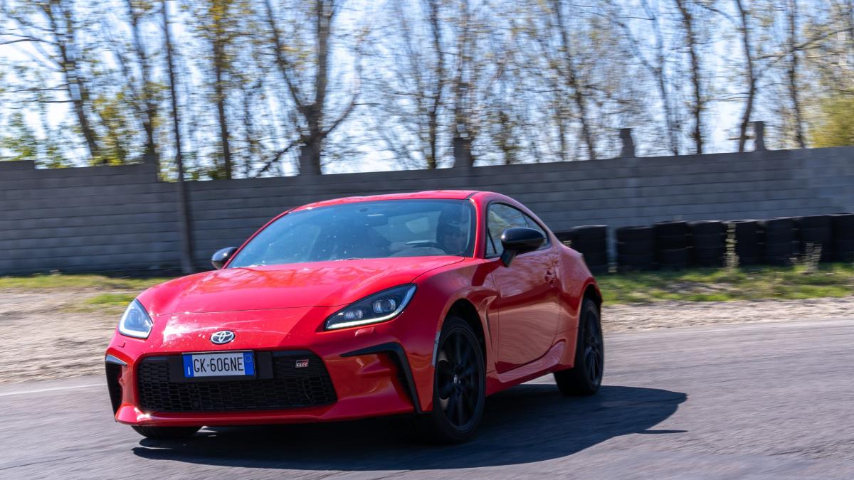 Toyota GR86: prova, prezzo e scheda tecnica della coupé sportiva ...