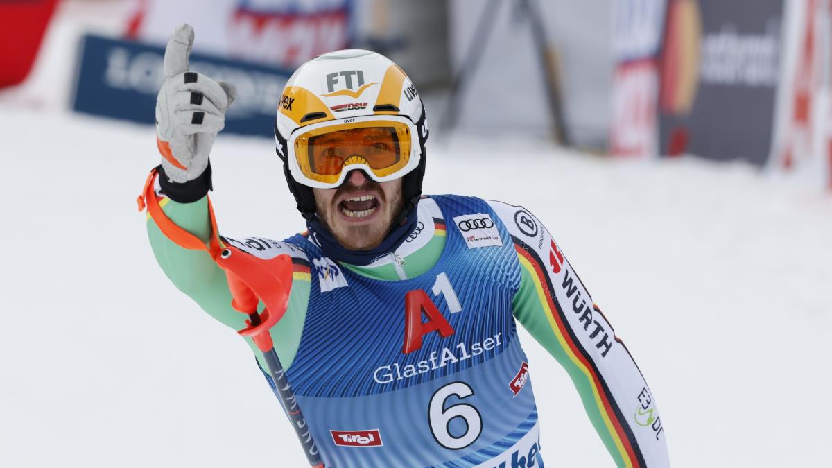 Slalom Kitzbuhel, vittoria Strasser, podio Jakobsen e Yule, Sala nono ...