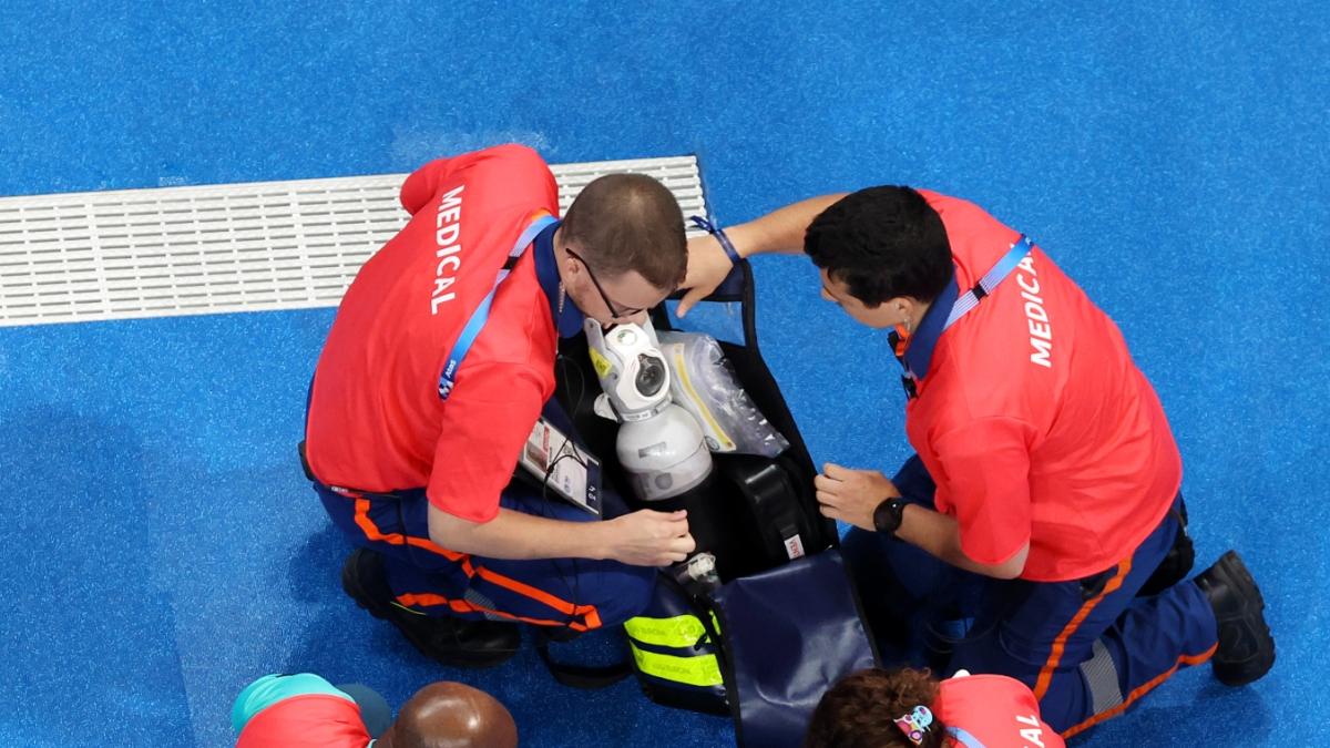 Olimpiadi Parigi 2024, Potocka collassa dopo i 200 misti | Gazzetta.it