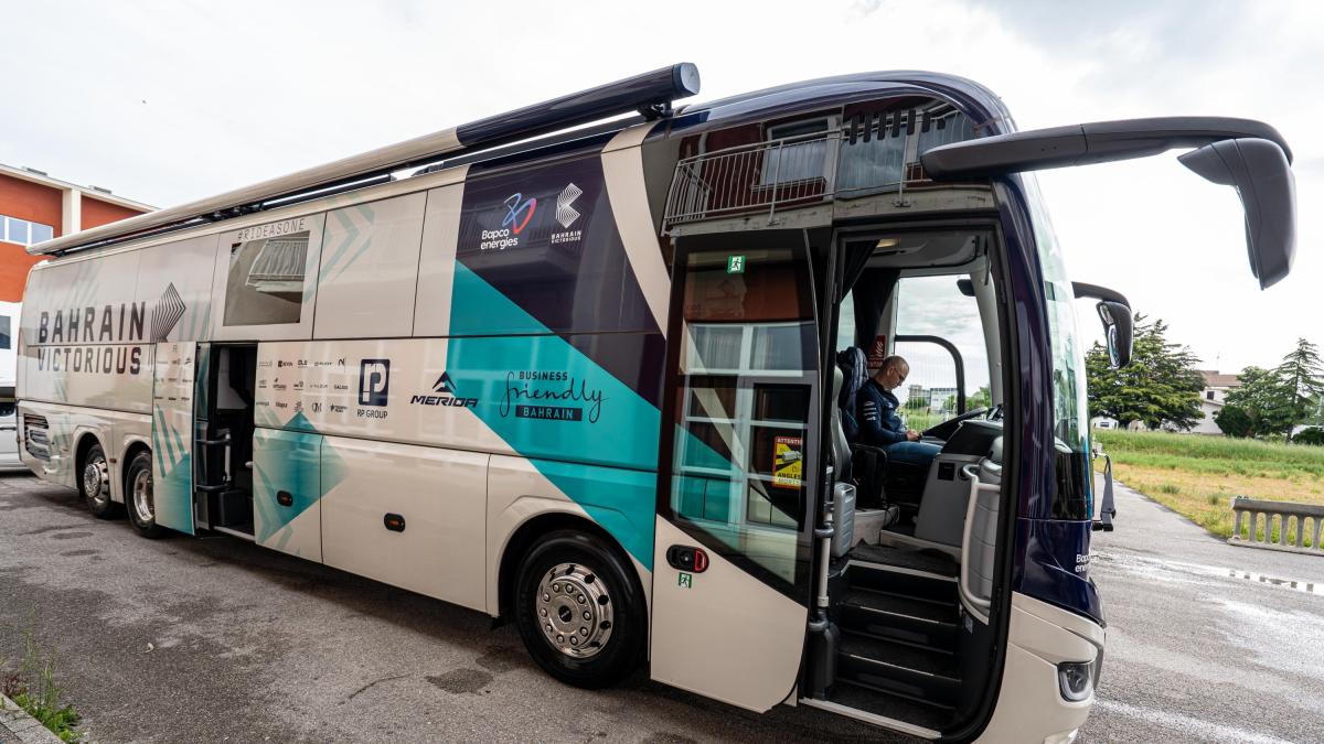 Bus della Bahrain Victorious, come è fatto, quanto costa, dati tecnici ...