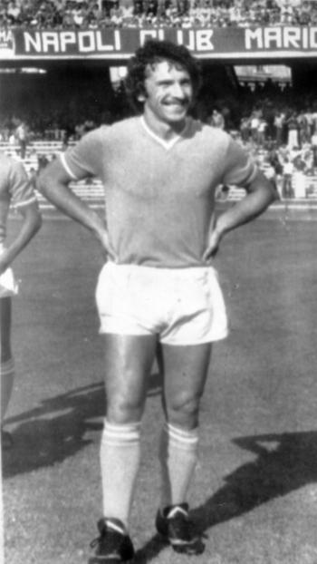 Beppe Savoldi morto: aveva 79 anni. Chi era, i gol, il soprannome ...