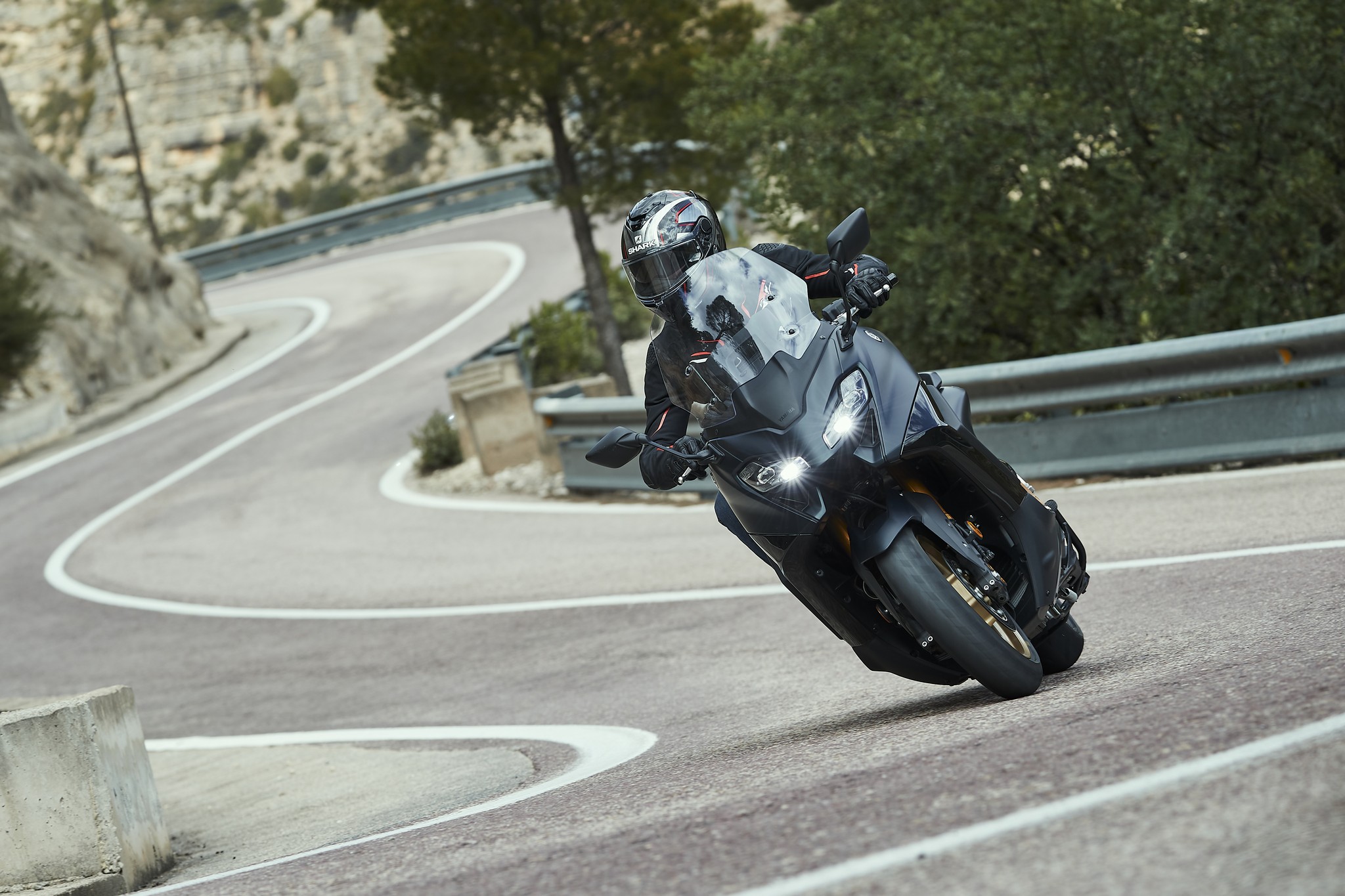 Yamaha TMax 2022: prova, prezzo e scheda tecnica dello scooter sportivo ...