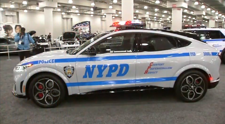 Ford Mustang Mach-E: consegnati i primi esemplari alla Polizia di New ...