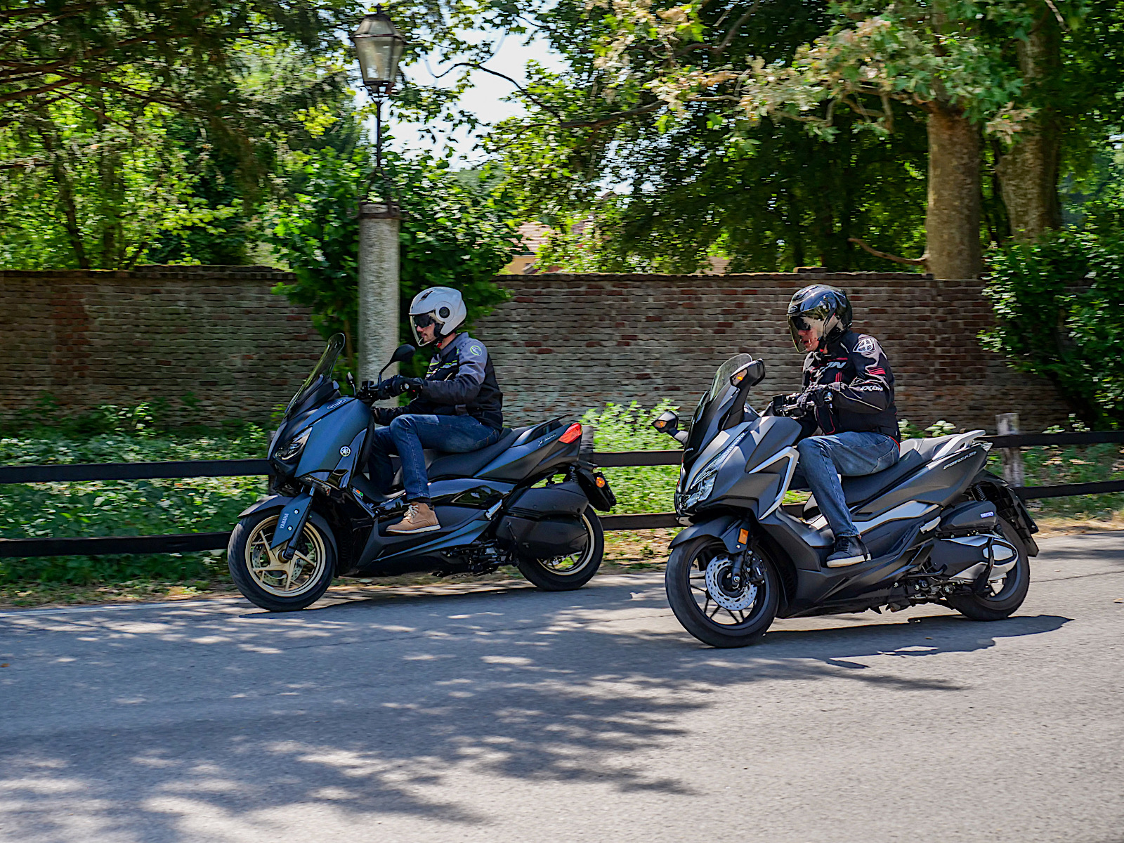 Honda Forza 350 vs Yamaha Xmax 300: chi è il primo della classe ...