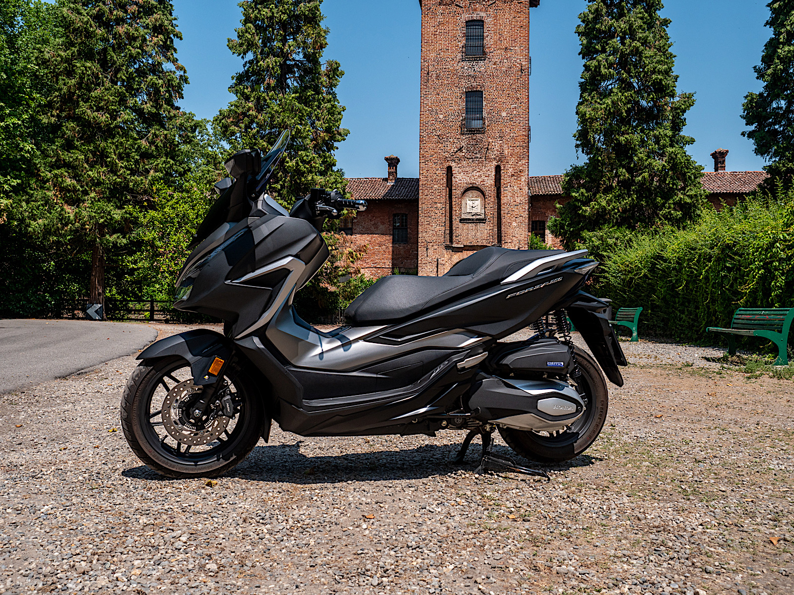 Honda Forza 350 vs Yamaha Xmax 300: chi è il primo della classe ...
