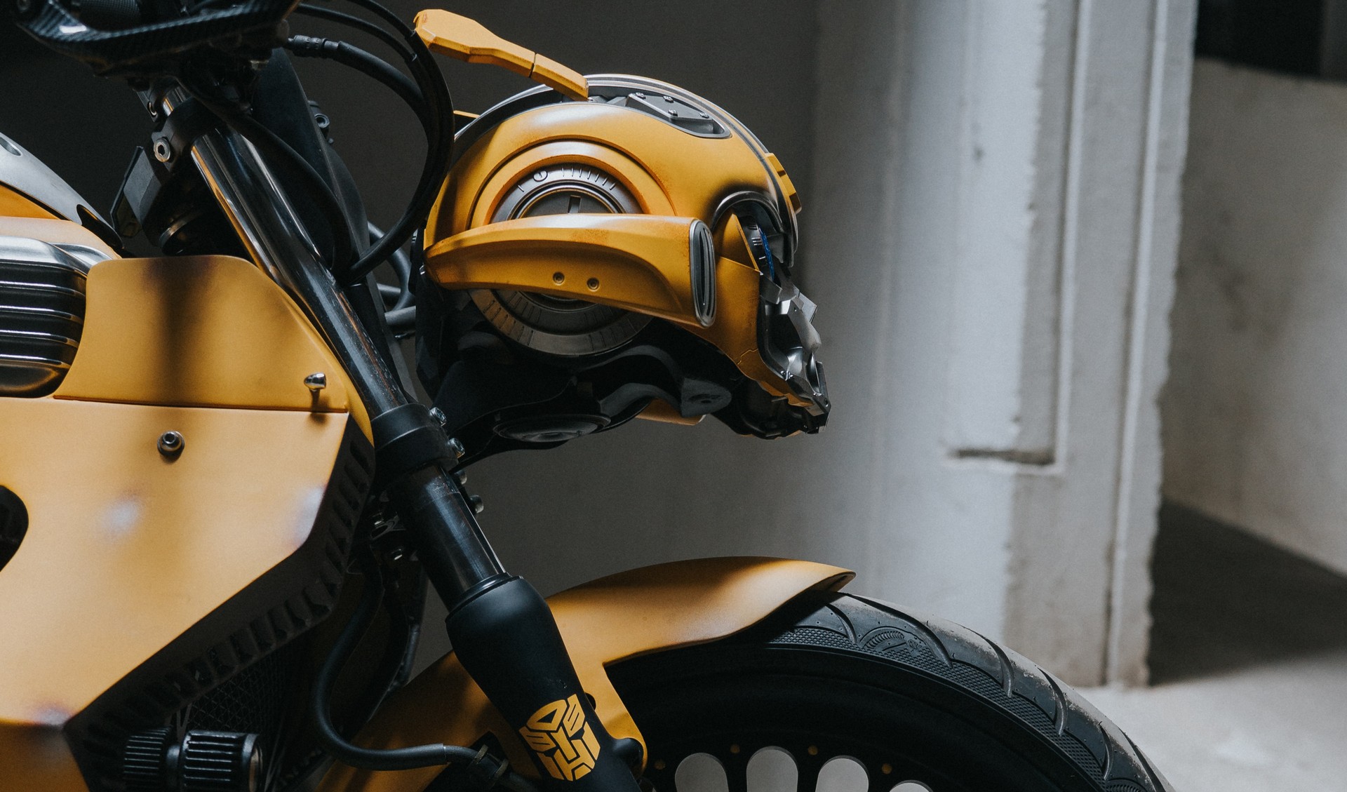 Transformers Bumblebee si trasforma anche in moto con la special di RH ...