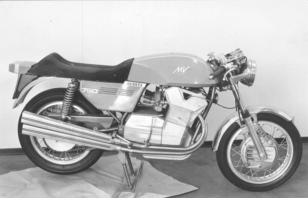 Moto mai nate: MV 750, gli esercizi di stile | Gazzetta.it