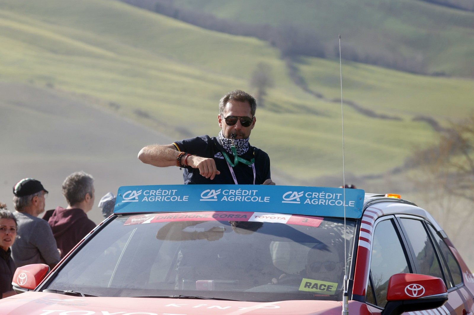 Giro d'Italia 2023: come si guida la moto delle staffette al seguito ...