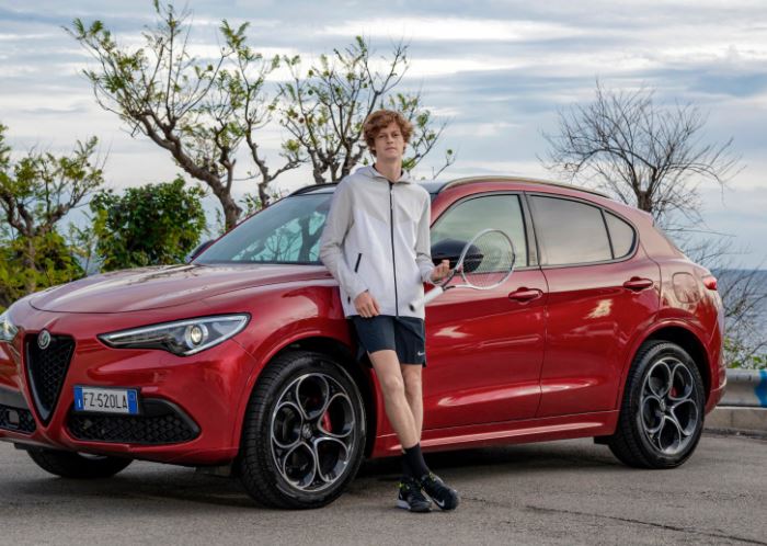 Auto di Sinner e Djokovic: duello Alfa Romeo e Tesla | Gazzetta.it