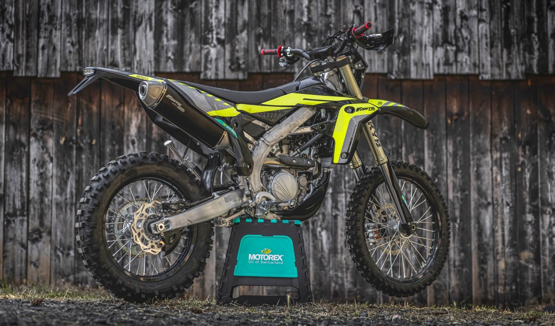 Fantic: ecco la gamma Motocross ed Enduro MY 2024 Black Edition | Gazzetta.it