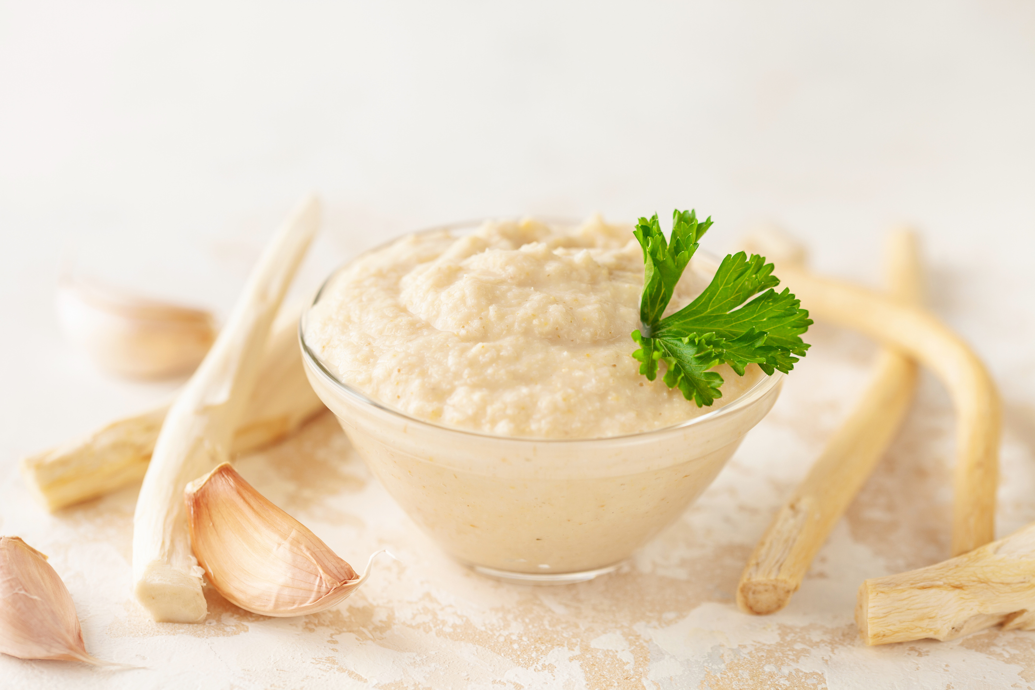 Cren cos'è e quali proprietà ha? Come usare il rafano in cucina ...