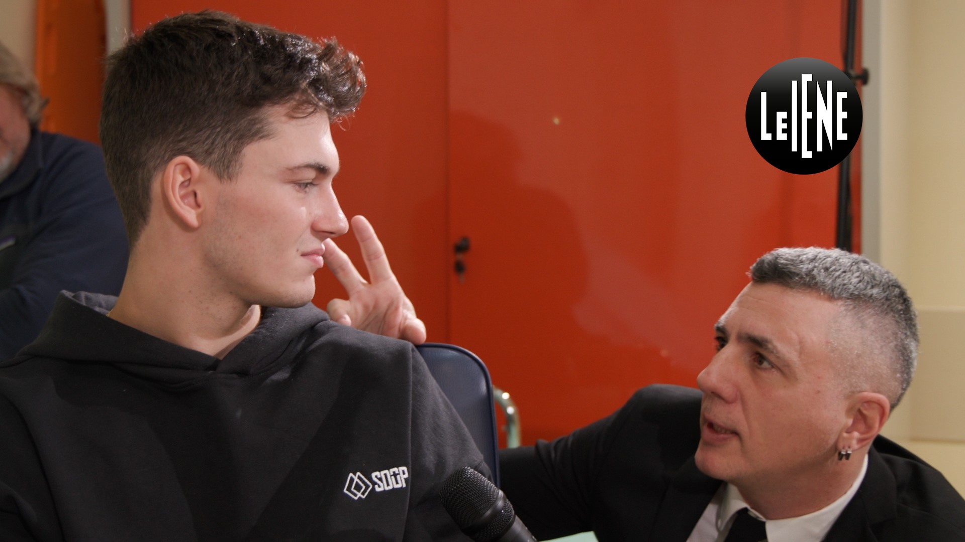 Le Iene, il ragazzo attaccato dallo squalo contro Selvaggia Lucarelli | Gazzetta.it