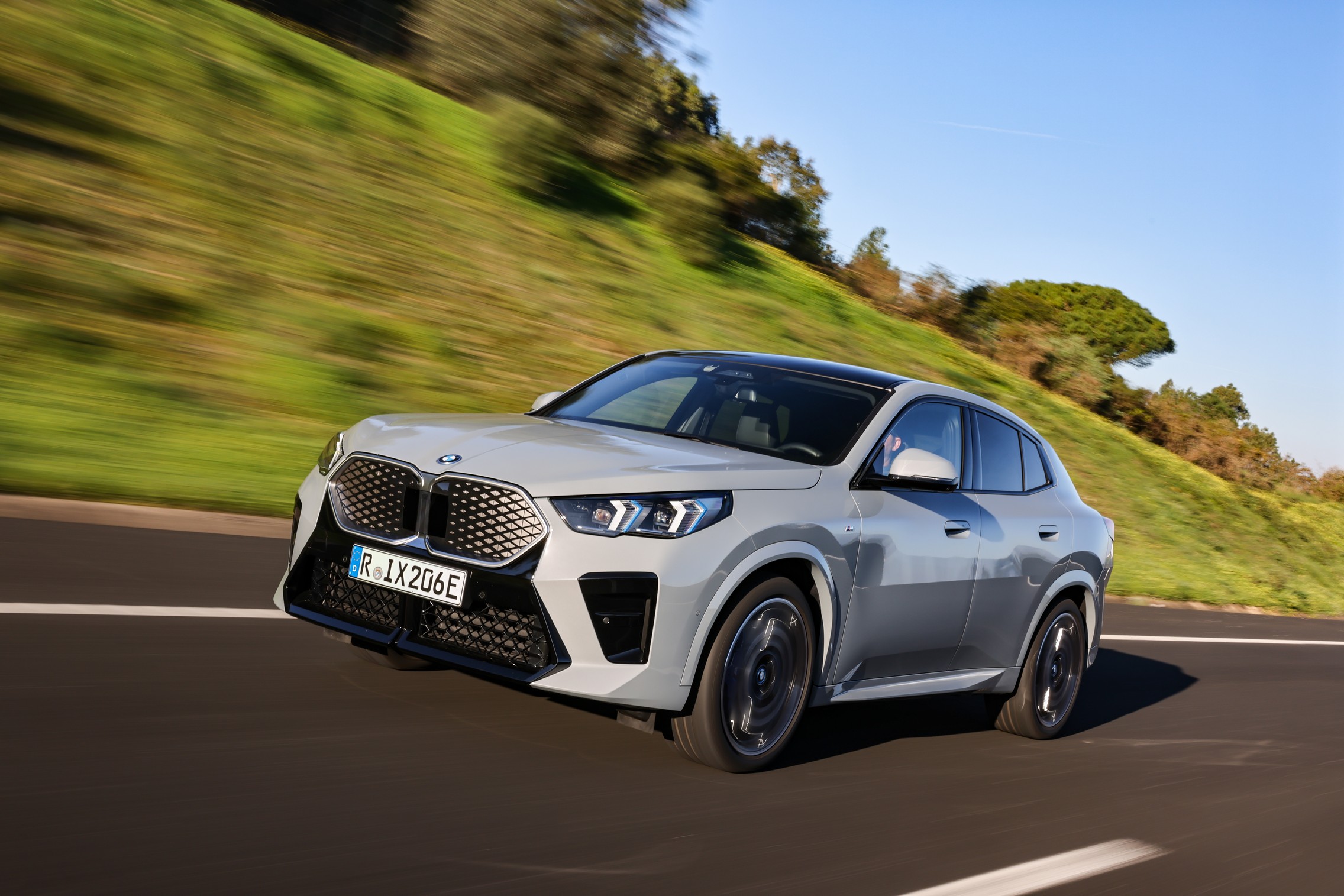 Bmw iX2 elettrica 2024, la prova: prezzo, scheda tecnica e autonomia ...