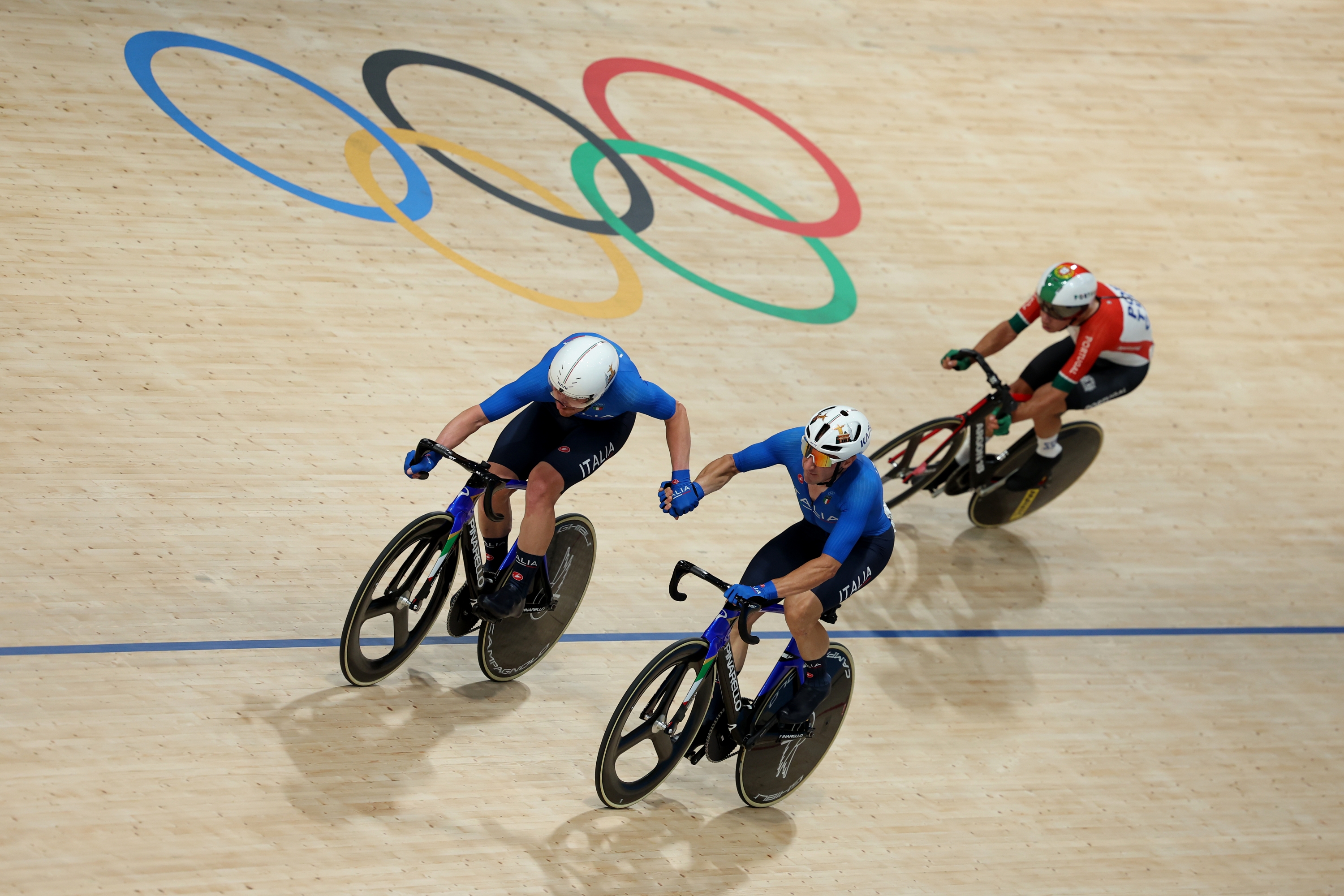 Viviani regala una copia delle sue tre medaglie olimpiche al comune di ...
