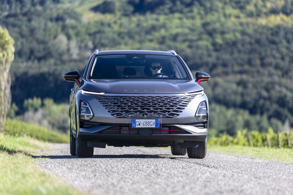 Omoda 5: prova, scheda tecnica e prezzo del Suv cinese | Gazzetta.it