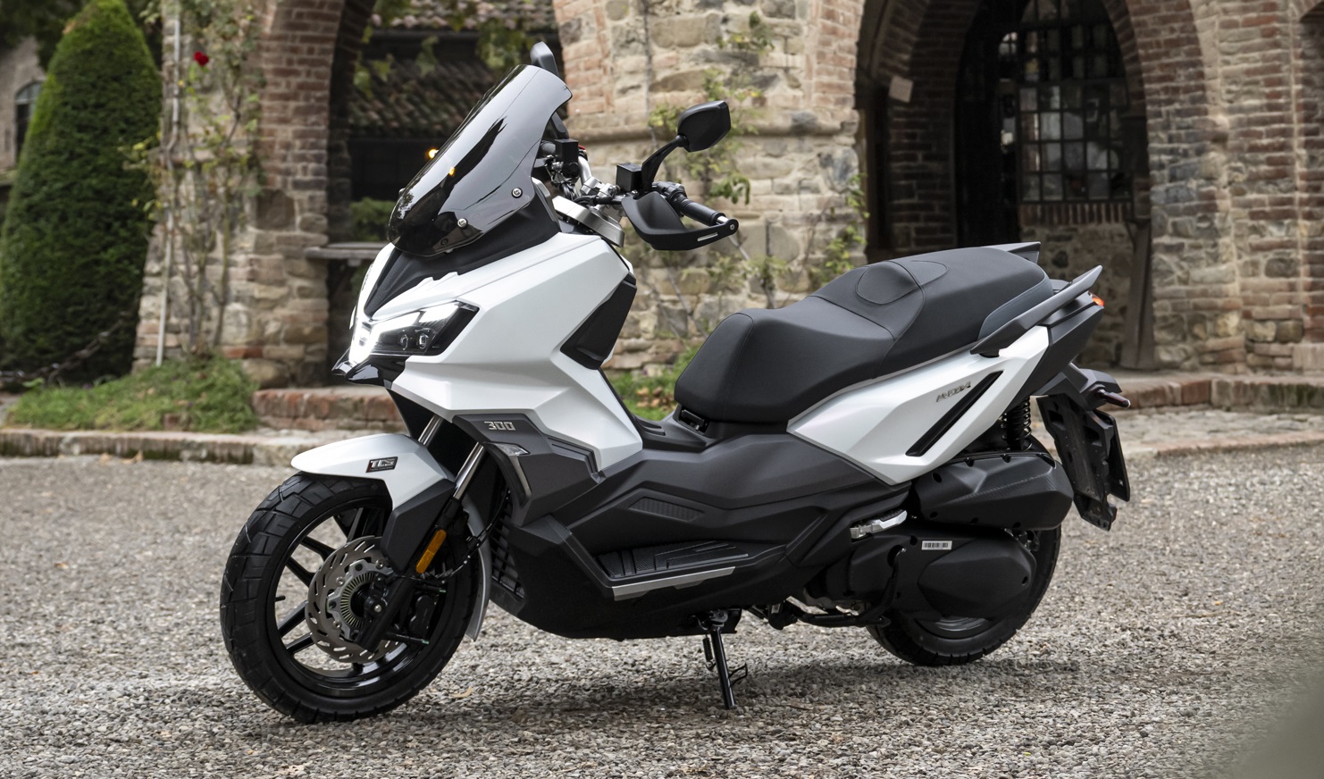 Sym Adx 300: prova, scheda tecnica e prezzo | Gazzetta.it