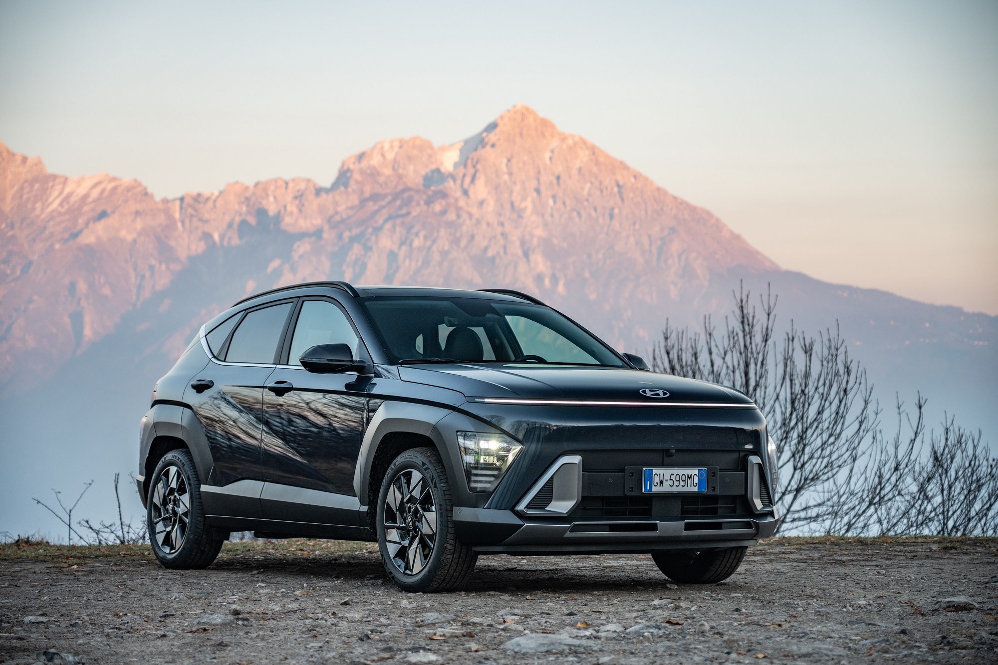 Hyundai Kona Hybrid 2025: prova, foto, video, interni, dimensioni ...