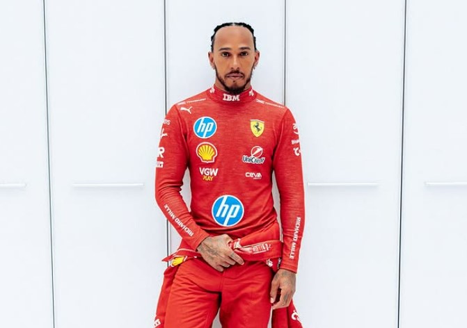 Hamilton, primi giri e prime foto in Ferrari | Gazzetta.it