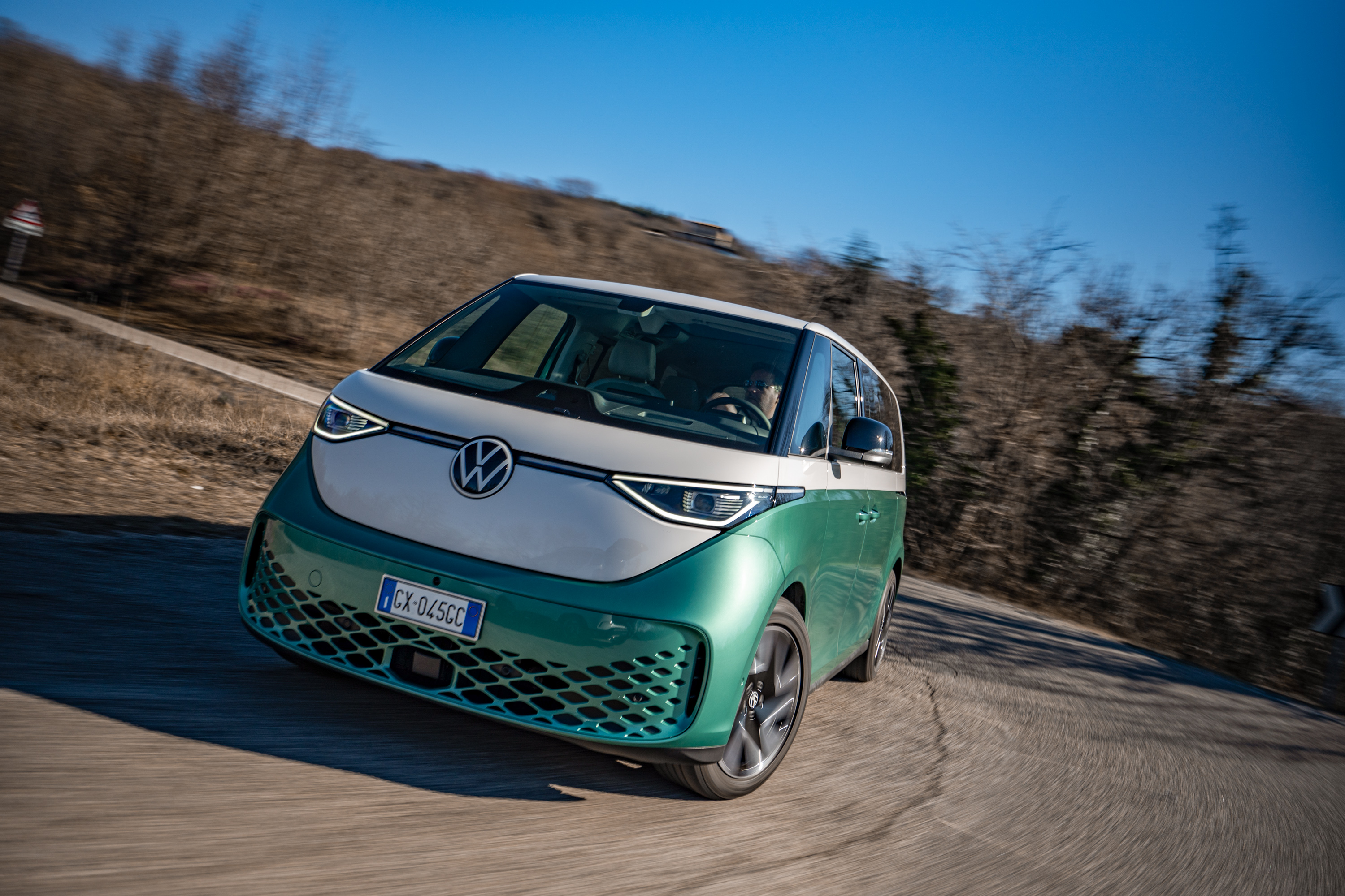 Volkswagen ID. Buzz Pro Passo Lungo: come è fatto, come va, dimensioni ...