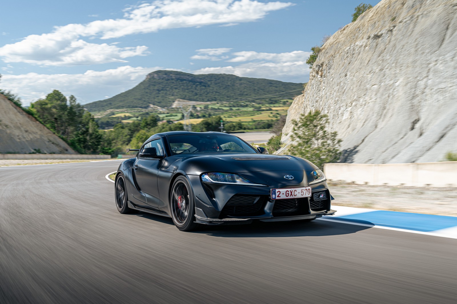 Toyota GR Supra 2025: prova in pista con la A90 Final Edition e la Lightweight EVO | Gazzetta.it