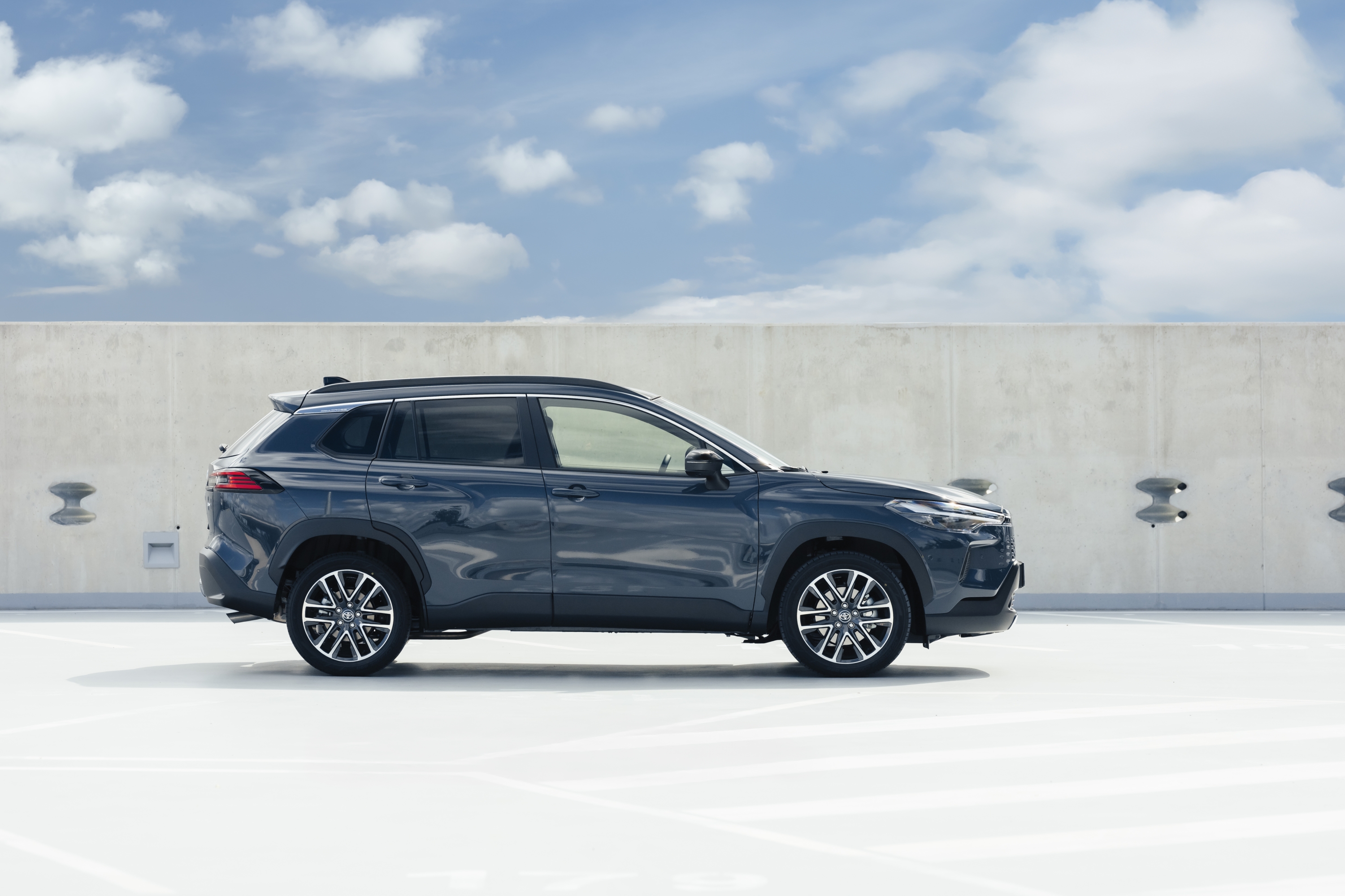 Nuova Toyota Corolla Cross: prova, consumi, scheda tecnica e prezzo | Gazzetta.it